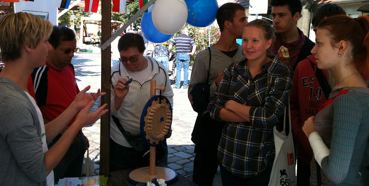 Großer Andrang beim EUB-Stand auf dem Alt-Marzahner Erntefest- EUD